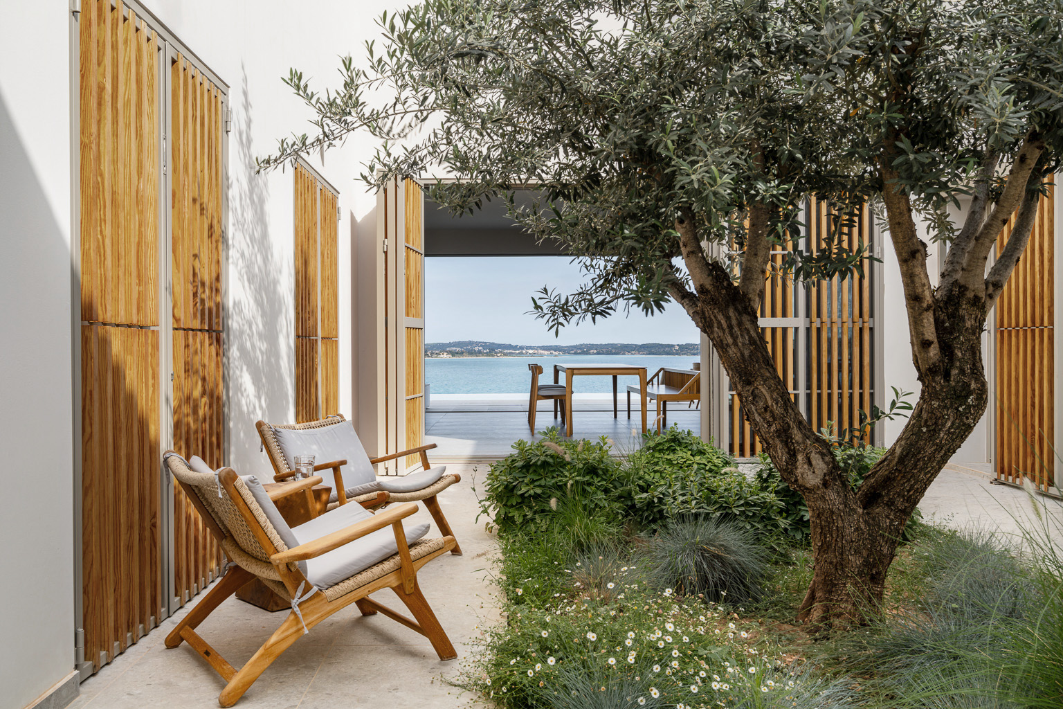 Casa Incognita, Porto Heli, Greece . Pieris.Architects